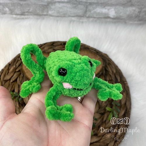 Ravelry: Frankie the Frog pattern by Darling Maple Designs