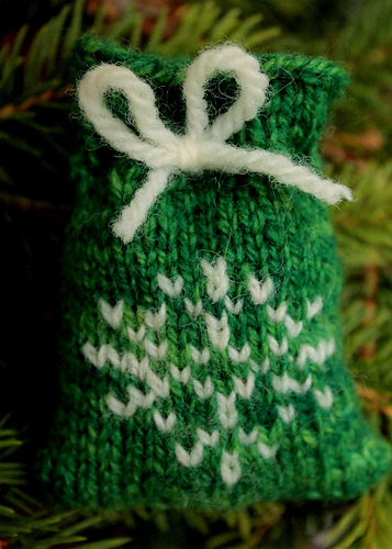 Ravelry: 27 Knitted Christmas Santa Sacks pattern by Bekki Hill