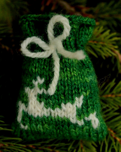 Ravelry: 27 Knitted Christmas Santa Sacks pattern by Bekki Hill