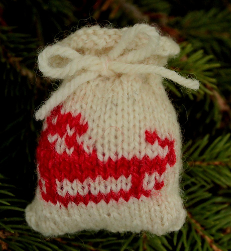 Ravelry: 27 Knitted Christmas Santa Sacks pattern by Bekki Hill