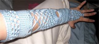 Ravelry: Dramatic Gauntlets pattern by Davana