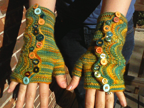 Ravelry: Spatterdash Wristwarmers pattern by Dagmar Mora