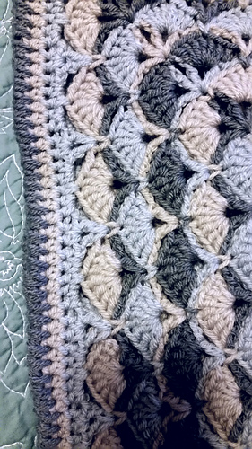 Ravelry: Dazzlingpussycat's Beautiful shells blanket