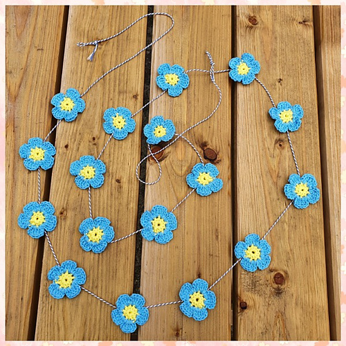 Ravelry: Vergeet-me-nietjes pattern by Akkelien Smink