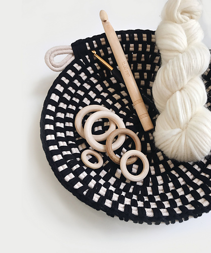 Ravelry: The Bahon pattern by DeBrosse