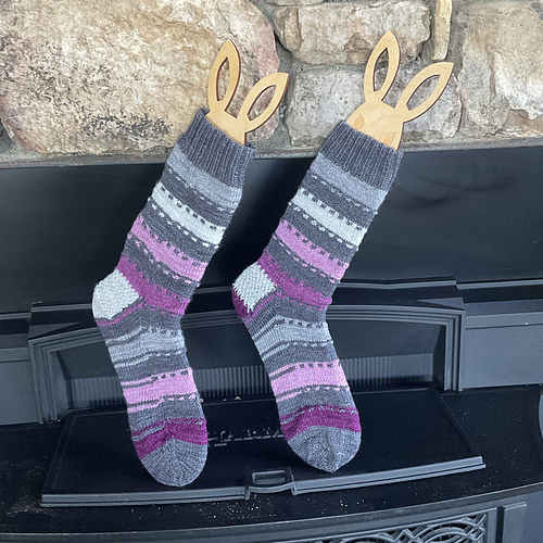 Ravelry: Quilted Stripes Socks pattern by Dana Rae Makes