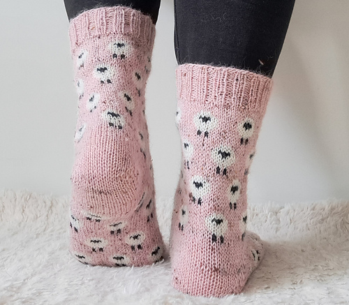 Ravelry: Sheep Socks pattern by Tiny van Hengel