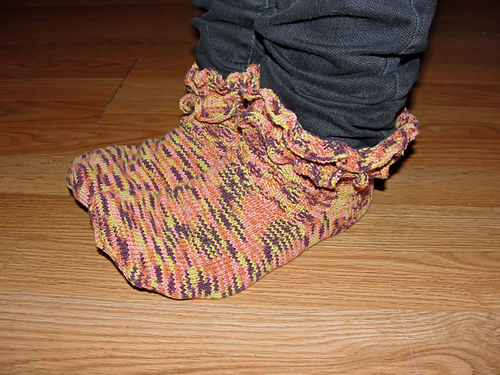 Ravelry: Maizy Ruffled Socks pattern by Laura Andersson