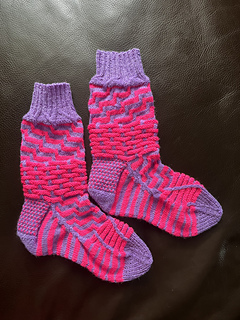Ravelry: Diddlherz's Contrast Blast Socks: Surprise Sock Along