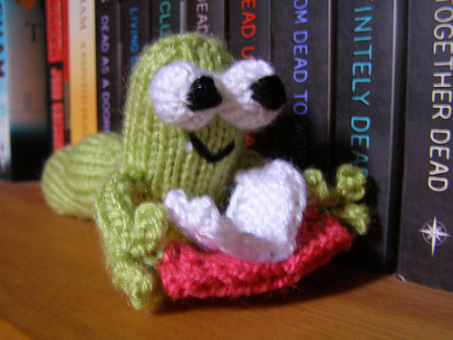 Ravelry: Bookworm pattern by cheezombie