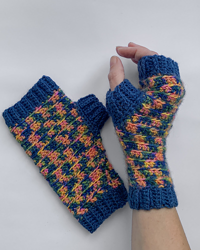 Ravelry: Mighty Mitts pattern by Dora Does