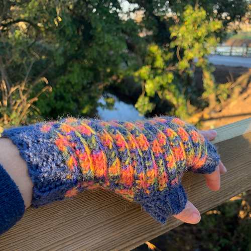 Ravelry: Mighty Mitts pattern by Dora Does