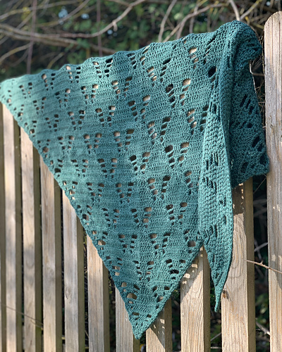 Ravelry: Under the tree shawl pattern by Dora Does
