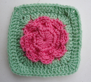 Ravelry: Moms Flower 6" Square pattern by Aurora Suominen