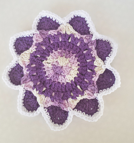 Ravelry: Snow Flower Hot pad pattern by Aurora Suominen