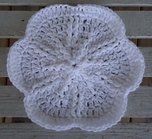 Ravelry: Kitchen Flower Dishcloth pattern by Aurora Suominen