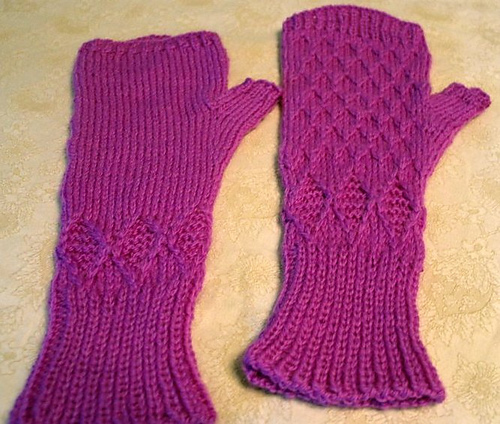 Ravelry: Diamond Hand Mitts pattern by Jhonne Jones