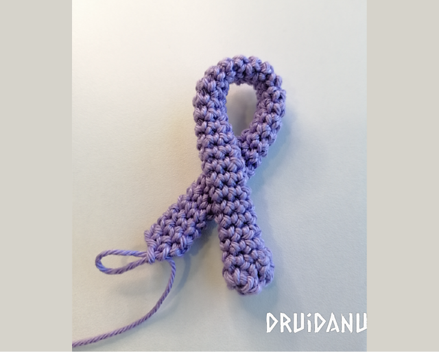 Ravelry: Lazo violeta tejido a crochet / ganchillo pattern by Lina Mesa