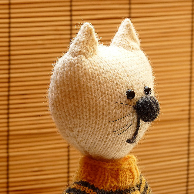 Ravelry: Knitty Kitty Cat in Sweater pattern by Aga Tutak