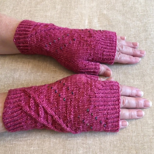 Ravelry: Winding Stairway Mitts pattern by Sabine Kastner