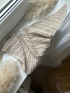 Ravelry: Charmes Shawl pattern by Dziergane Niebo