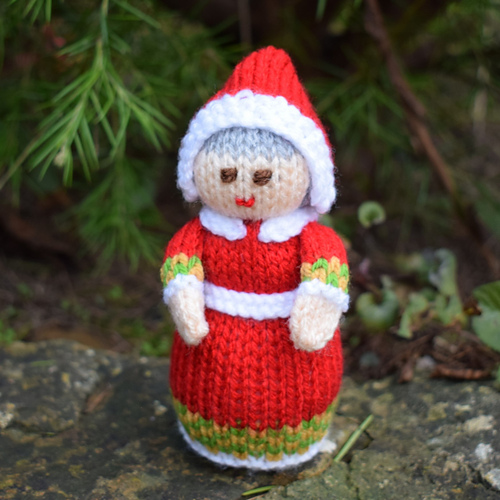 Ravelry: Santa Claus and Mrs Claus Dolls pattern by Joanna Marshall