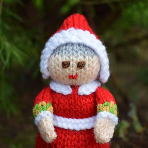 Ravelry: Santa Claus and Mrs Claus Dolls pattern by Joanna Marshall