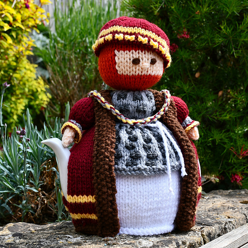 Ravelry: King Henry VIII Teapot Cosy - 4 Cup pattern by Joanna Marshall