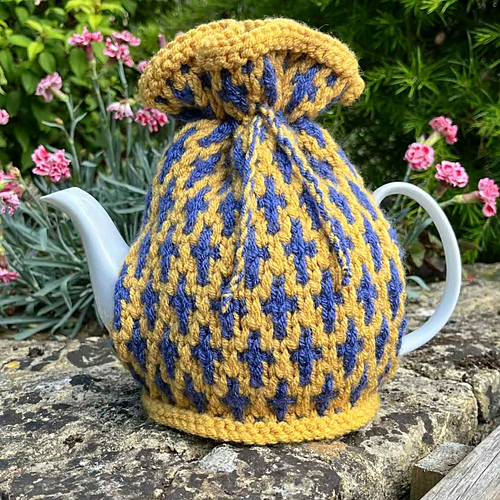 Ravelry: Medieval Cross Teapot Cosy - 4 Cup pattern by Joanna Marshall