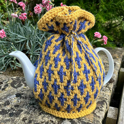 Ravelry: Medieval Cross Teapot Cosy - 4 Cup pattern by Joanna Marshall