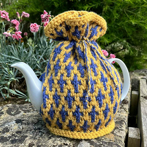 Ravelry: Medieval Cross Teapot Cosy - 4 Cup pattern by Joanna Marshall