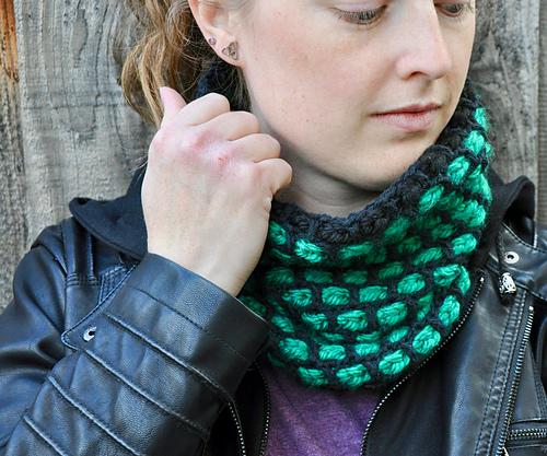 Ravelry: Woven Cowl pattern by Penolopy Bulnick