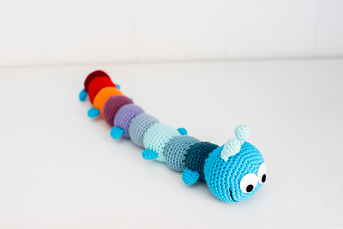 Ravelry: Decipede bug (diezpiés) pattern by El Gallo Bermejo