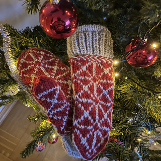 Ravelry: Eldwyn's Julvanten 2023