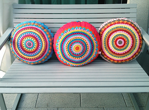 Ravelry: Sunrise Round Cushion pattern by Paula Matos