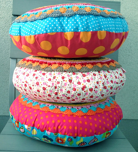 Ravelry: Sunrise Round Cushion pattern by Paula Matos