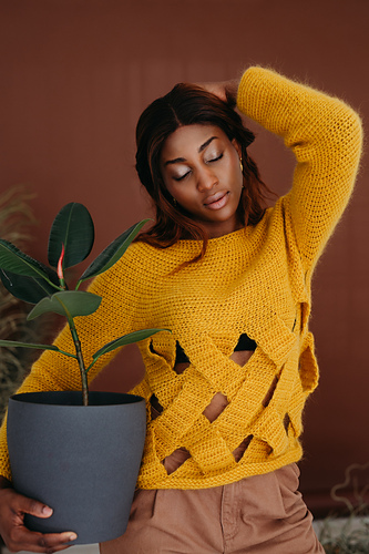 Ravelry: Saule (Sun) Sweater pattern by Linda Skuja