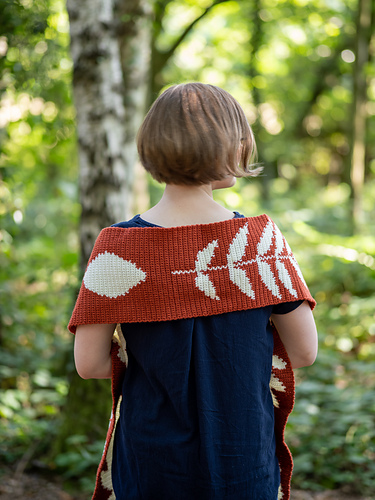 Ravelry: British Leaves Autumnal Scarf pattern by Elimee Designs