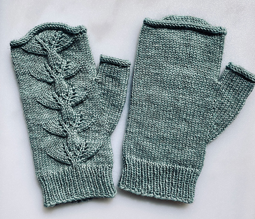 Ravelry: Gelato Mitts pattern by Woolen Cottage