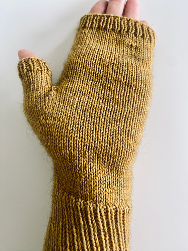 Ravelry: Orchard Stroll Mitts pattern by Woolen Cottage