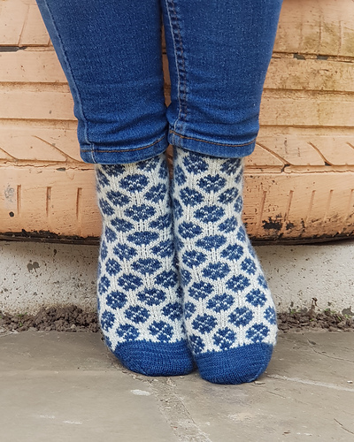 Ravelry: Russian gzhel socks pattern by Elizaveta Borovkova