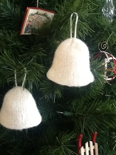 Ravelry: Knitted and felted xmas bells pattern by Naomi Jones