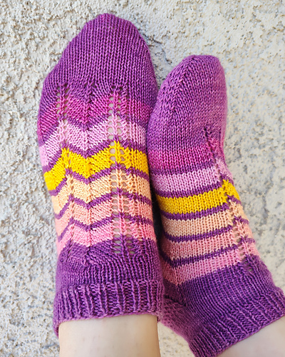 Ravelry: Veer Off Course pattern by Jennifer Beaulieu