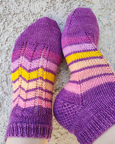 Ravelry: Veer Off Course pattern by Jennifer Beaulieu