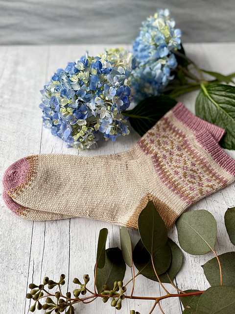 Ravelry: Hydrangée pattern by Elyse D'Amours Designs