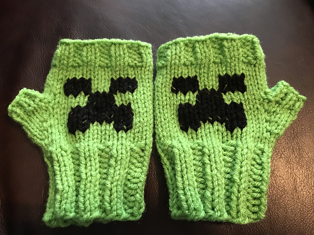 Ravelry: Emalahowski's Minecraft Fingerless Gloves