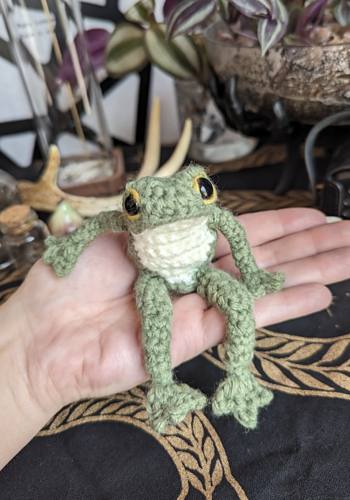Ravelry: Hopscotch the Frog pattern by Emmy Scanga
