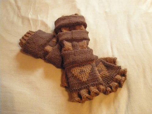 Ravelry: Link's Gauntlets (knitted) pattern by Emily Hastings
