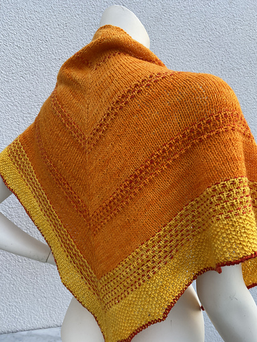 Ravelry: MiniShawlClub #3 - Magic Dots pattern by Hinterm Stein