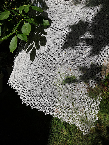 Ravelry: legacy square shawl pattern by bunnymuff - Mona Zillah
